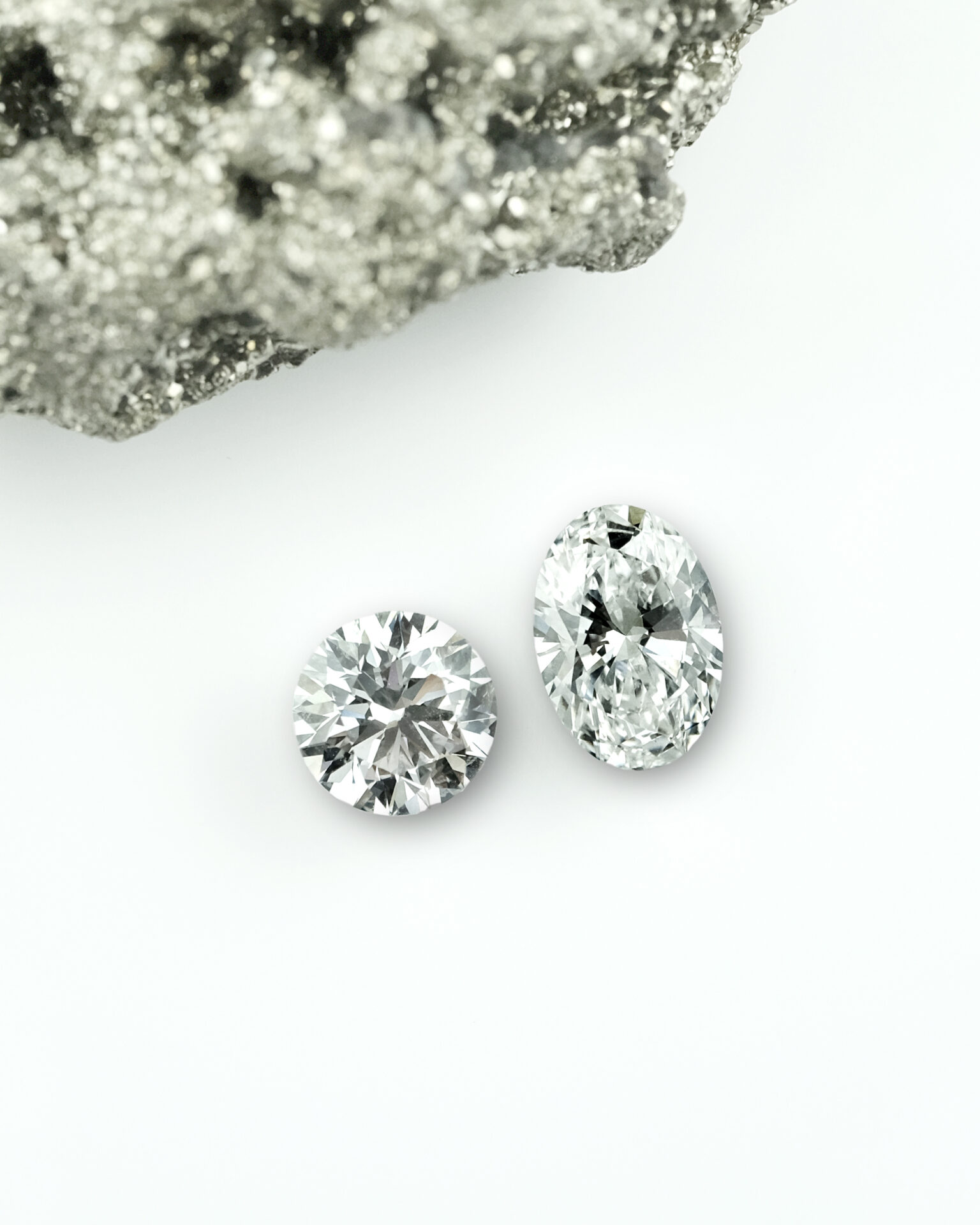 เพชรสังเคราะห์ ต่างจากเพชรปลอม-แท้อย่างไร?